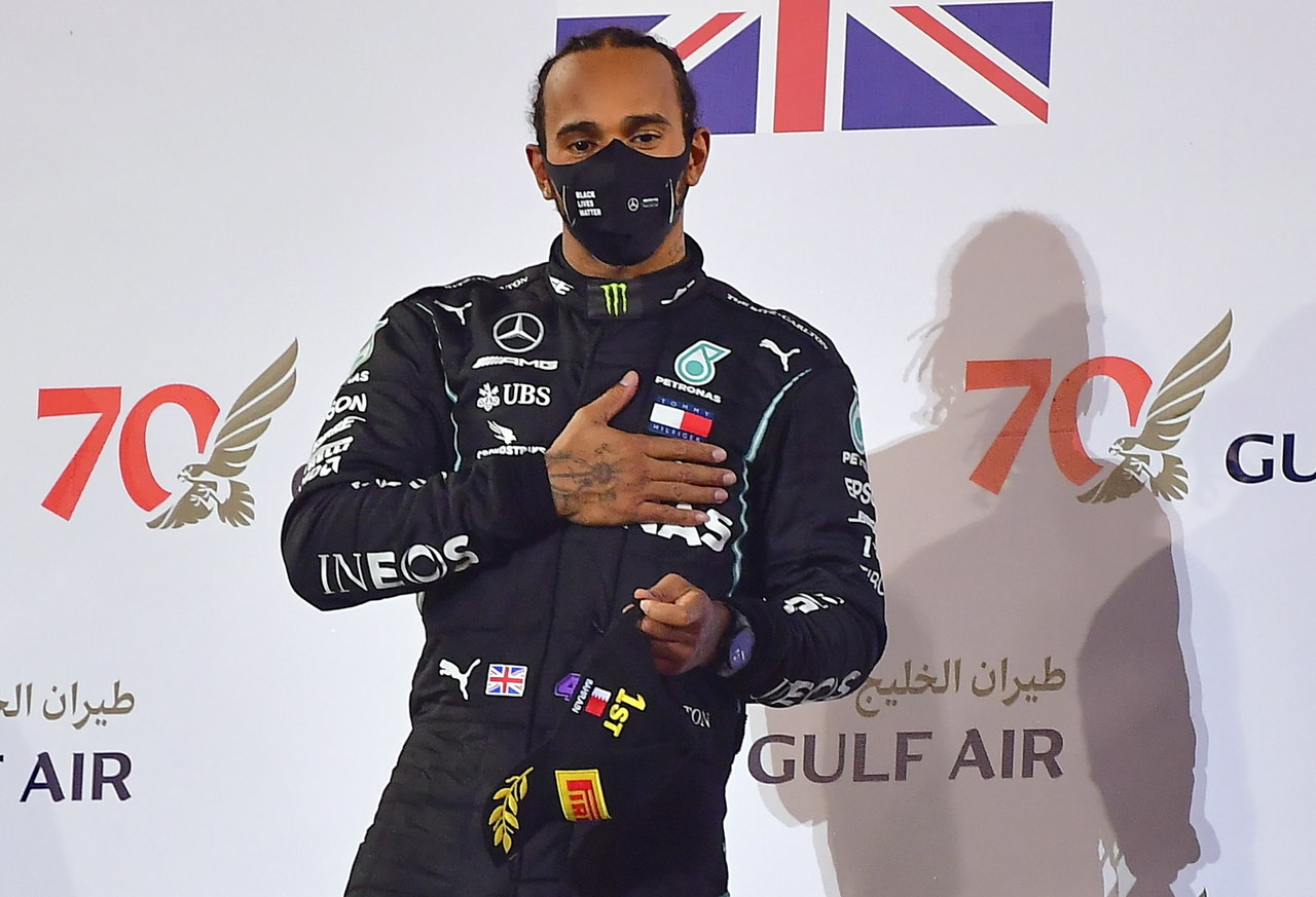 Lewis Hamilton tiene covid-19
