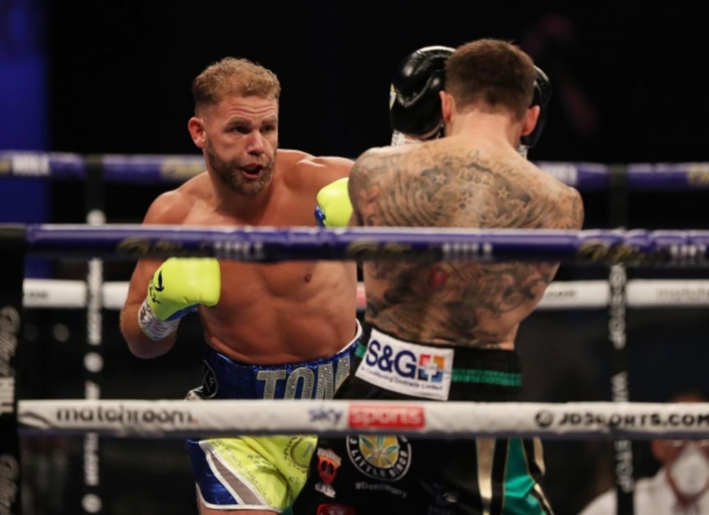 Saunders defiende con éxito