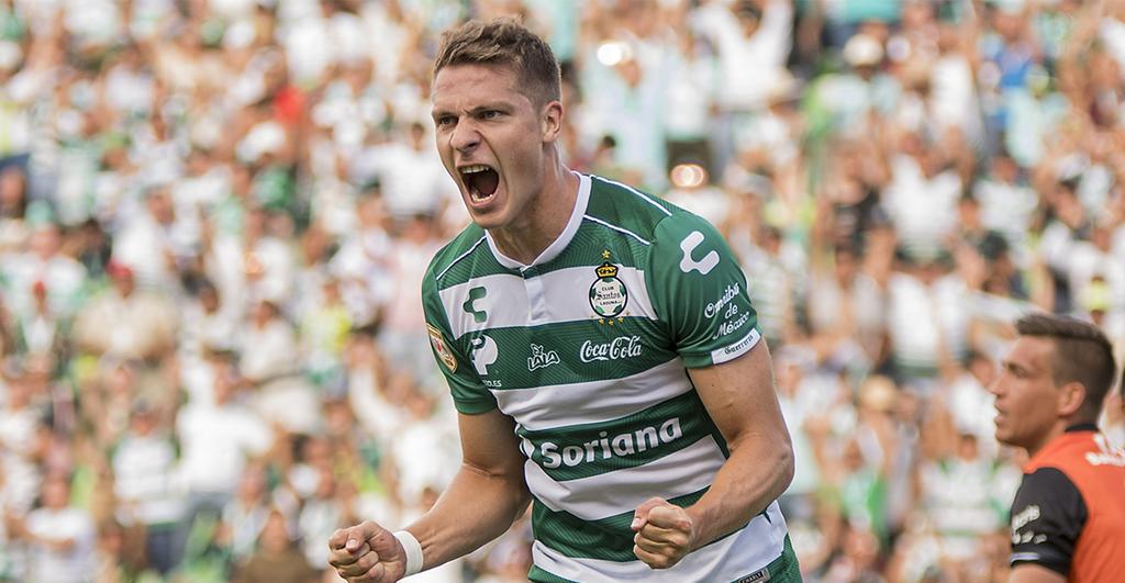 Publican primeras imágenes de Julio Furch con armadura del Atlas