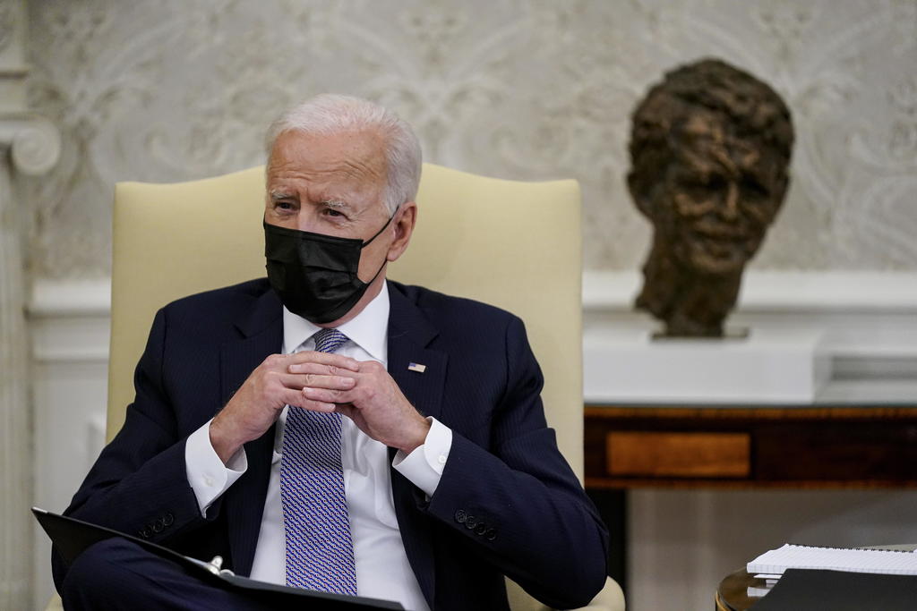 Biden pide calma tras la muerte de joven negro por disparos de policía