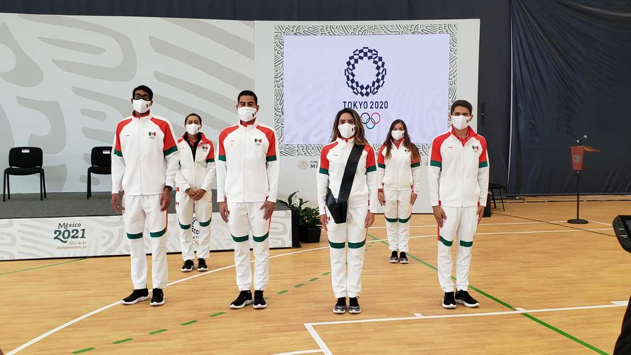 Abanderan delegación mexicana