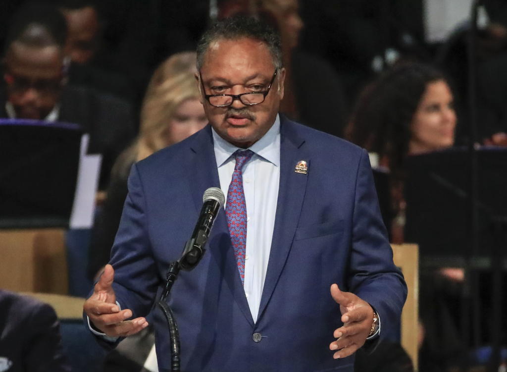 Reverendo Jesse Jackson es hospitalizado por COVID