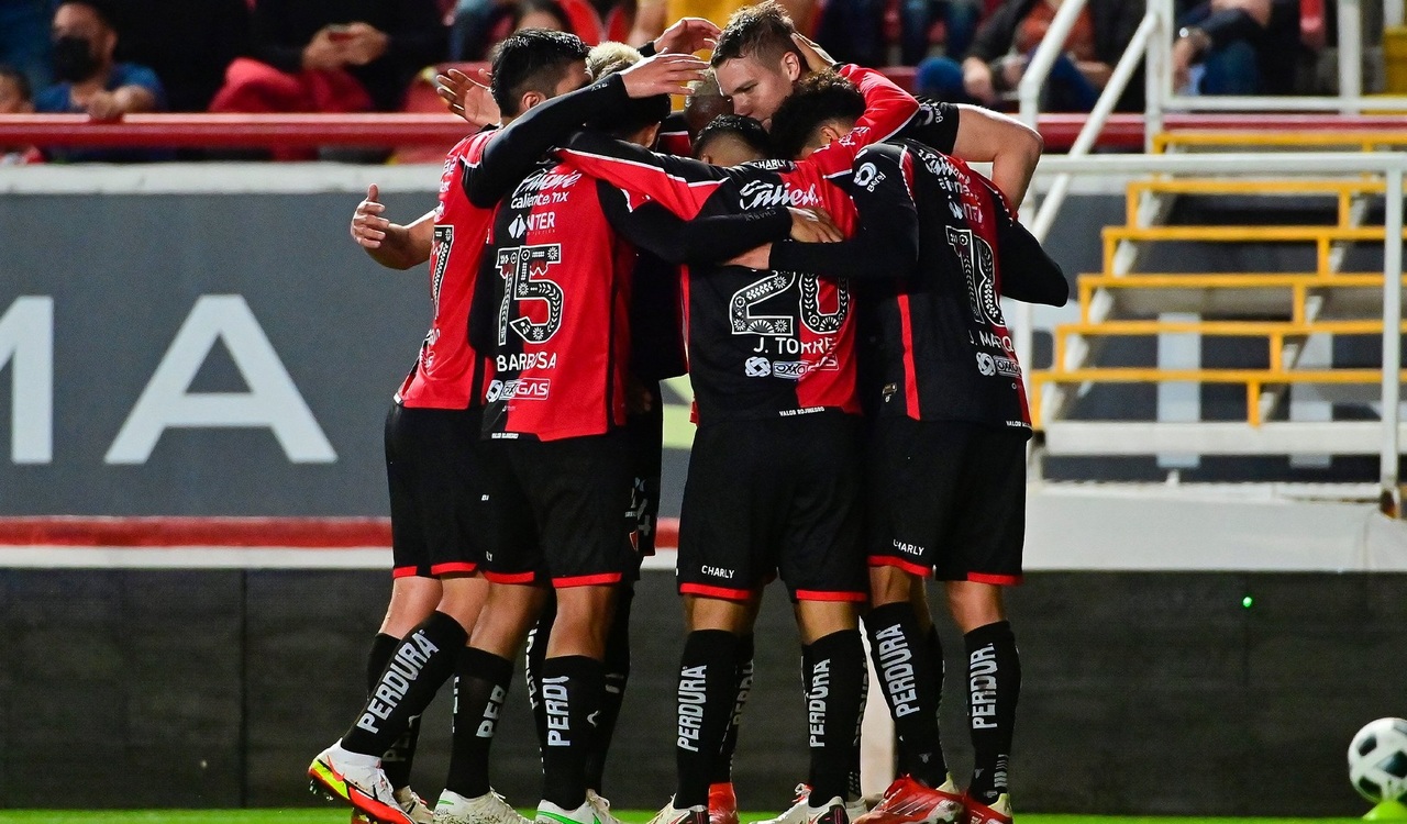 Los Zorros del Atlas golean al Necaxa en el Victoria