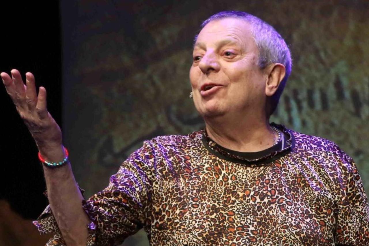 Reconocen 50 años de trayectoria de César Bono