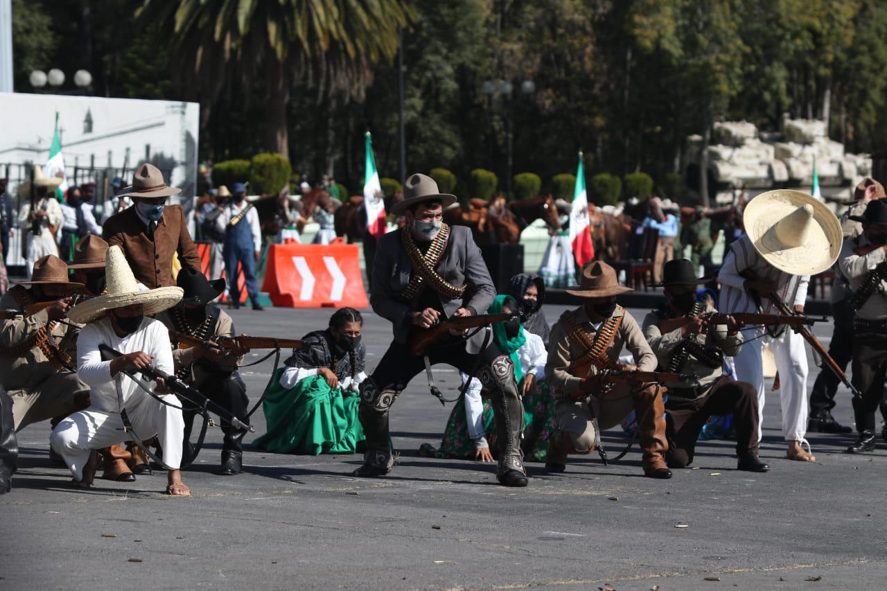 AMLO cambia de opinión y anuncia desfile para el 20 de noviembre AMLO cambia de opinión y anuncia desfile para el 20 de noviembre