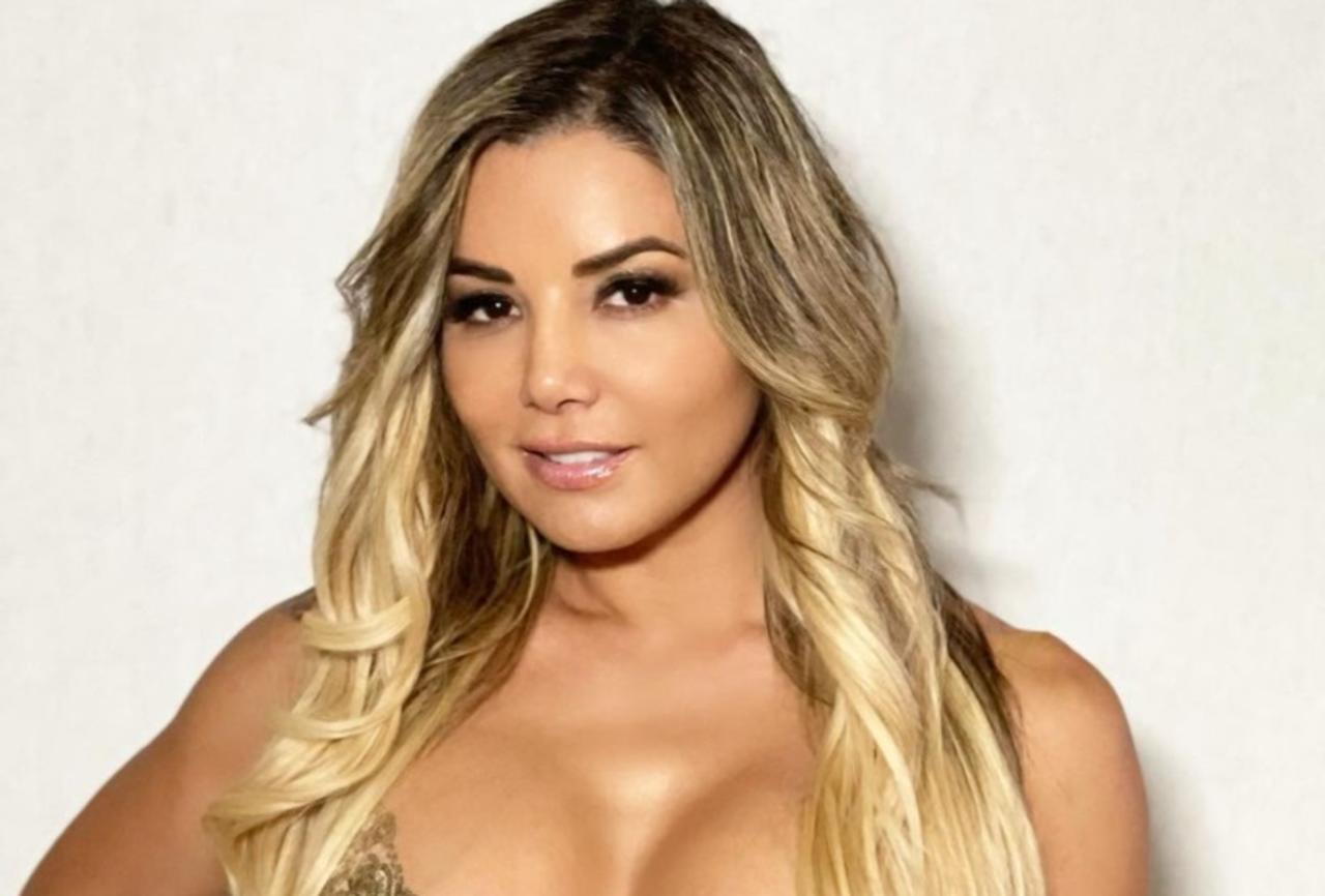 Aleida Núñez 'presume' pierna con vestido escotado