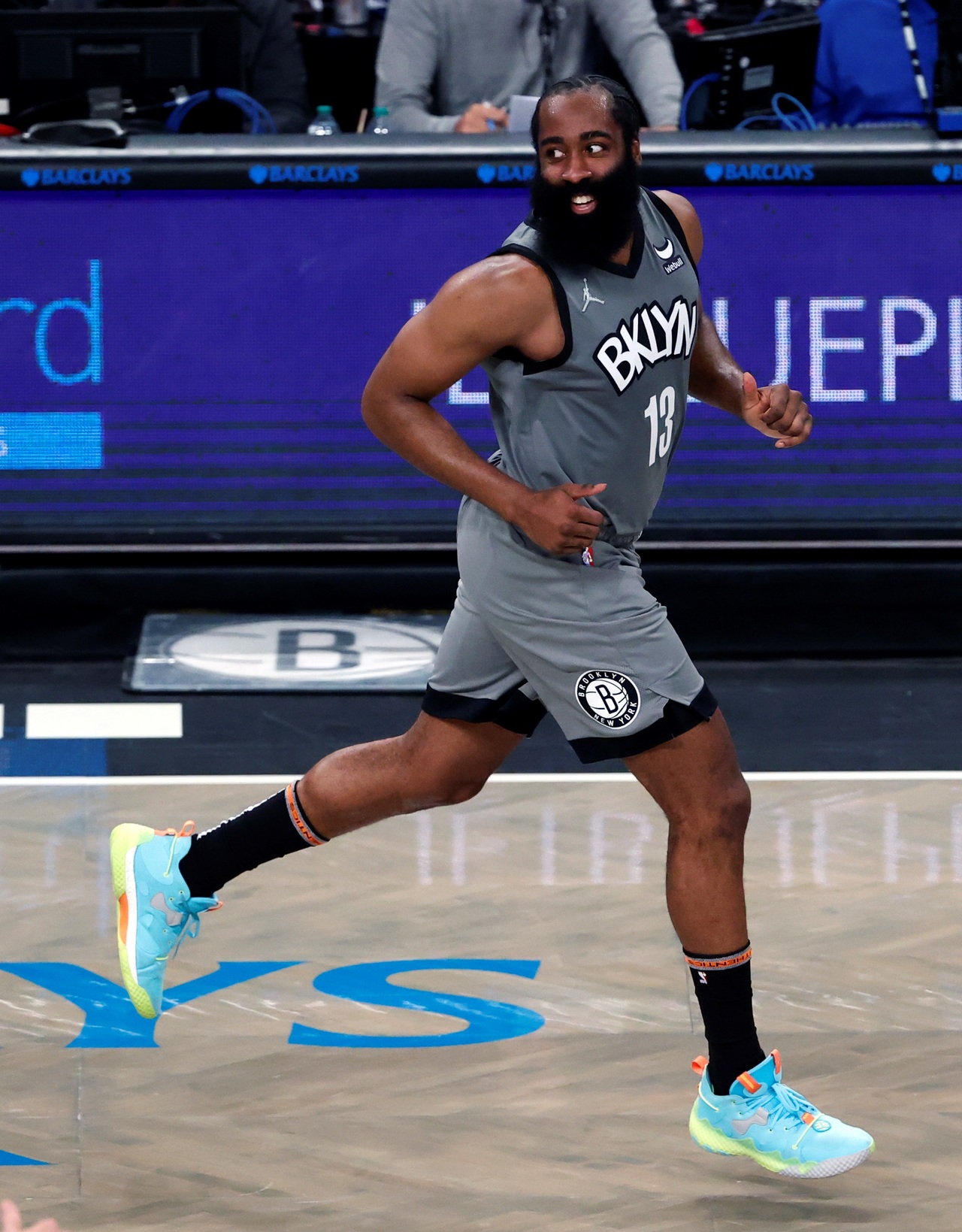 Harden iguala a Bird con 59 triples dobles