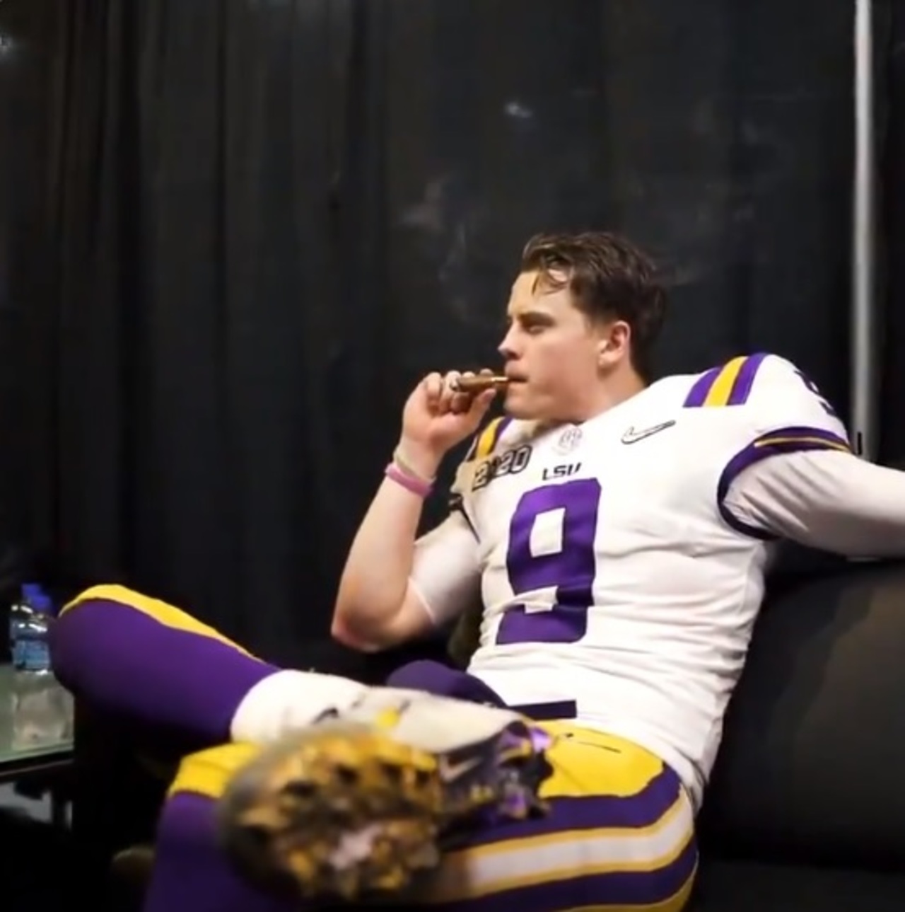 Burrow quiere festejar con un puro