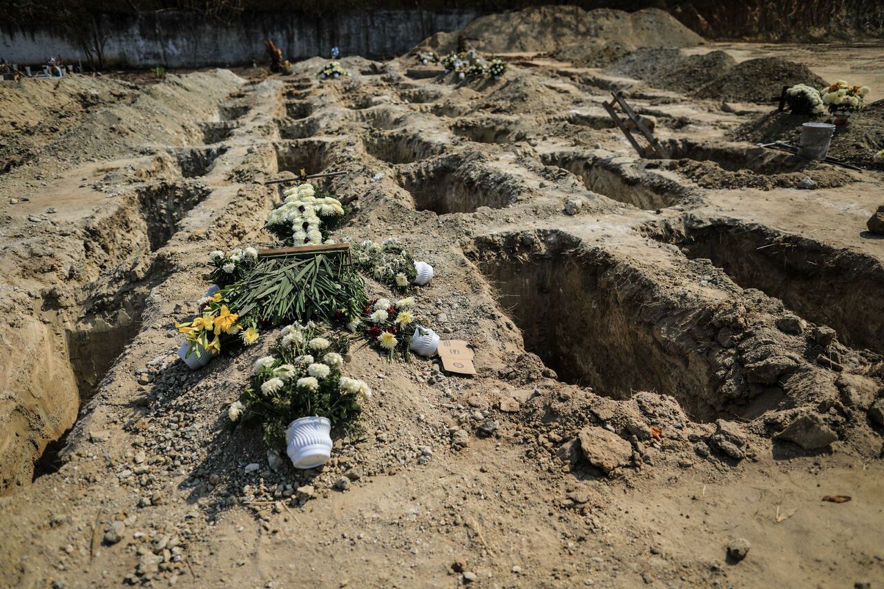 Hay 52 mil cuerpos sin identificar en fosas comunes y forenses: Segob