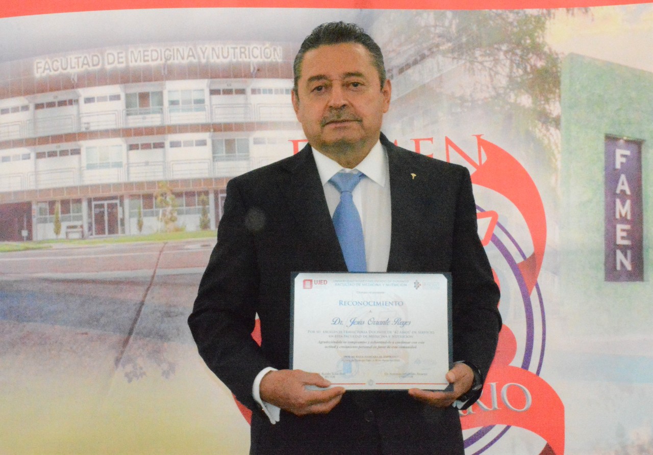 Dr. Jesús Orrante Reyes recibe reconocimiento
