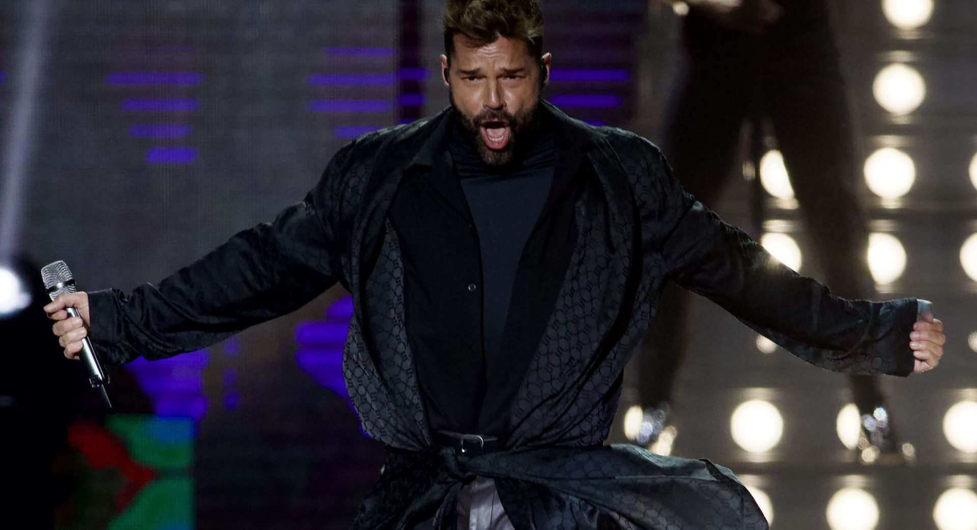 Ricky Martin lanzó este miércoles de manera sorpresiva un nuevo disco