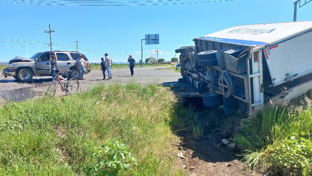 Choque En La Durango Gómez Palacio Deja Fuertes Daños Materiales