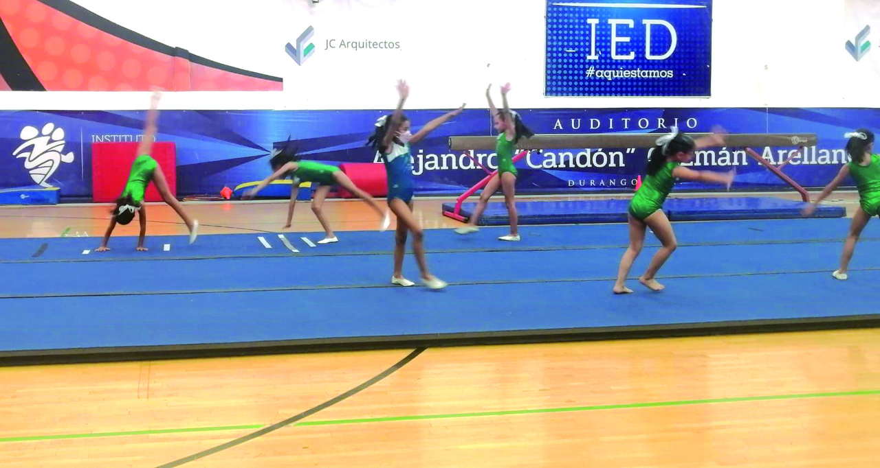Culminan curso de gimnasia