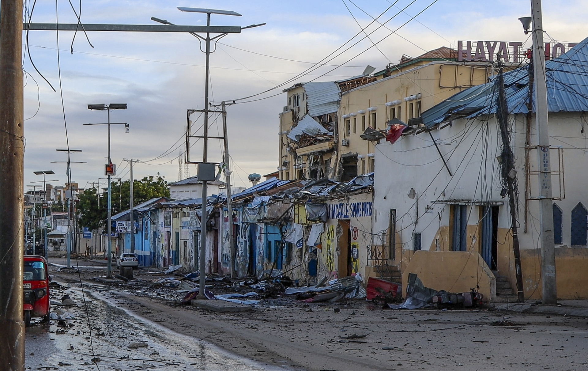 Atentado en hotel de Somalia deja al menos 21 muertos