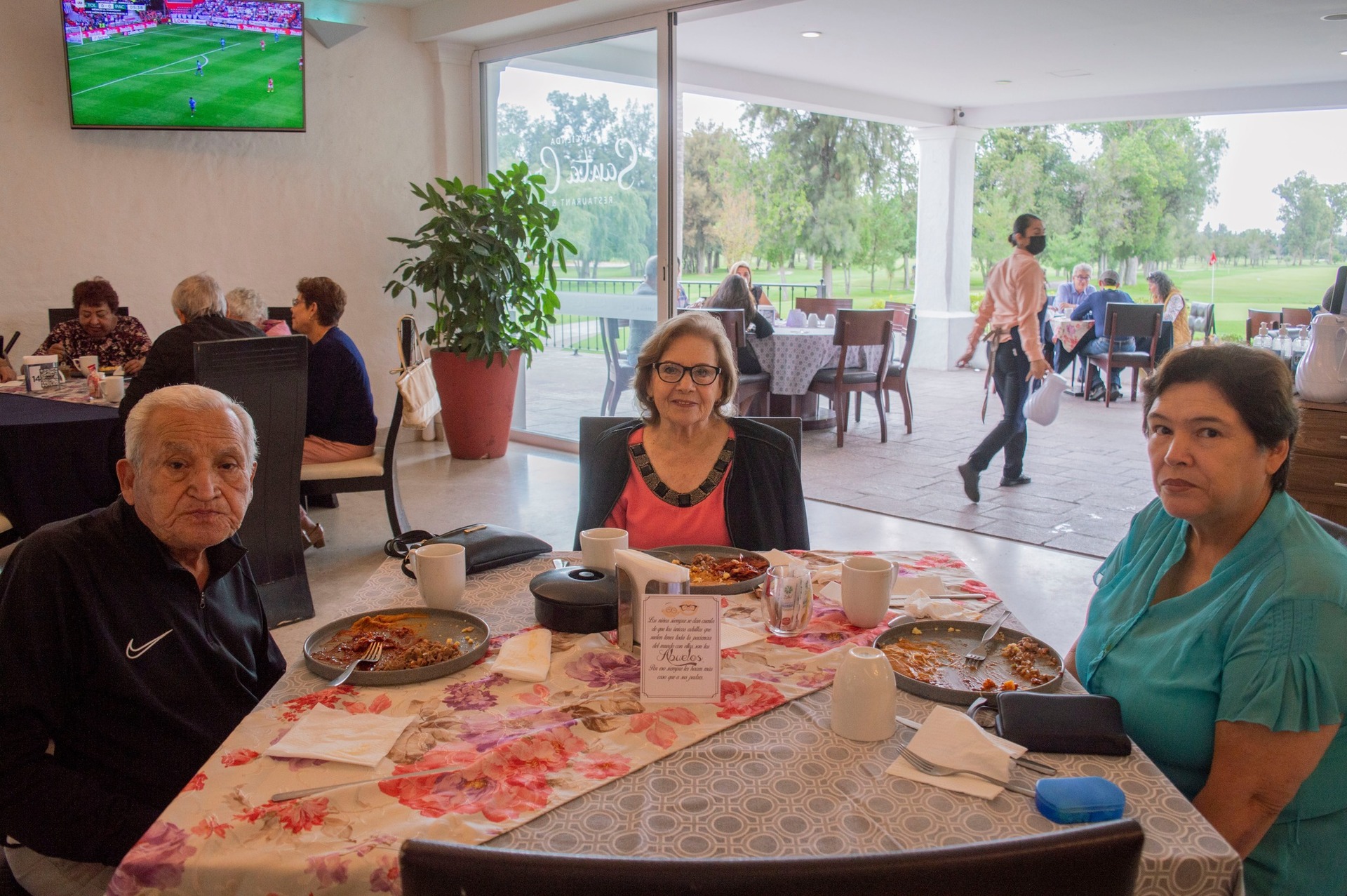 Festejan a los abuelitos en el Club Campestre