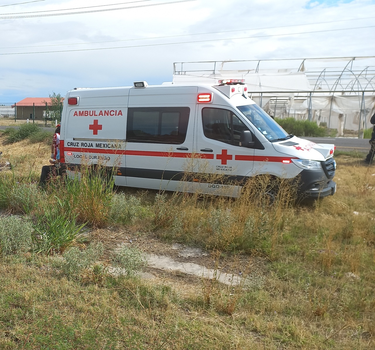 Mujer termina lesionada tras volcadura en la Durango-Gómez Palacio