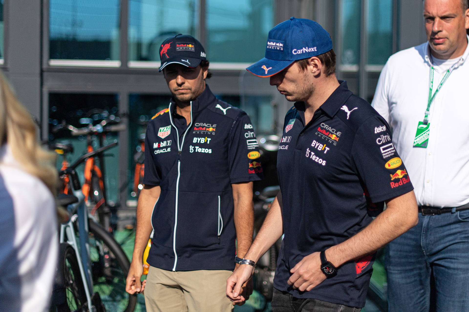 Siguen los obstáculos entre Sergio 'Checo' Pérez y Max Verstappen