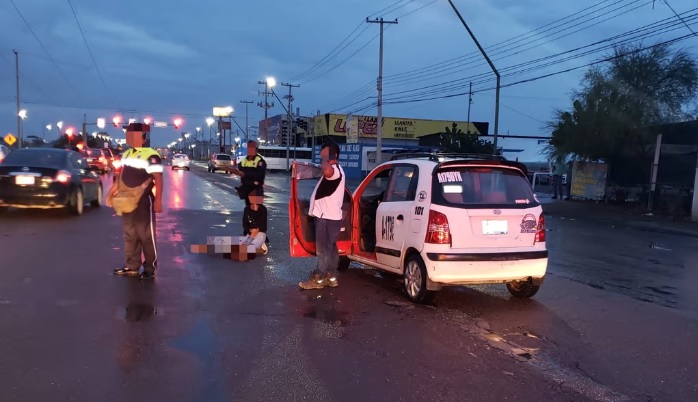 Taxi arrolla a mujer sobre el bulevar Rebollo Acosta de Gómez Palacio