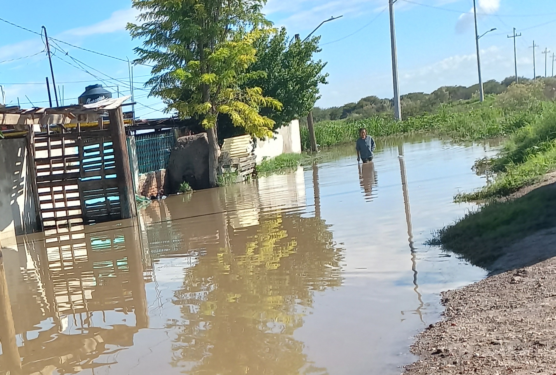 Afectaciones por el agua continúan en el poblado 5 de Mayo