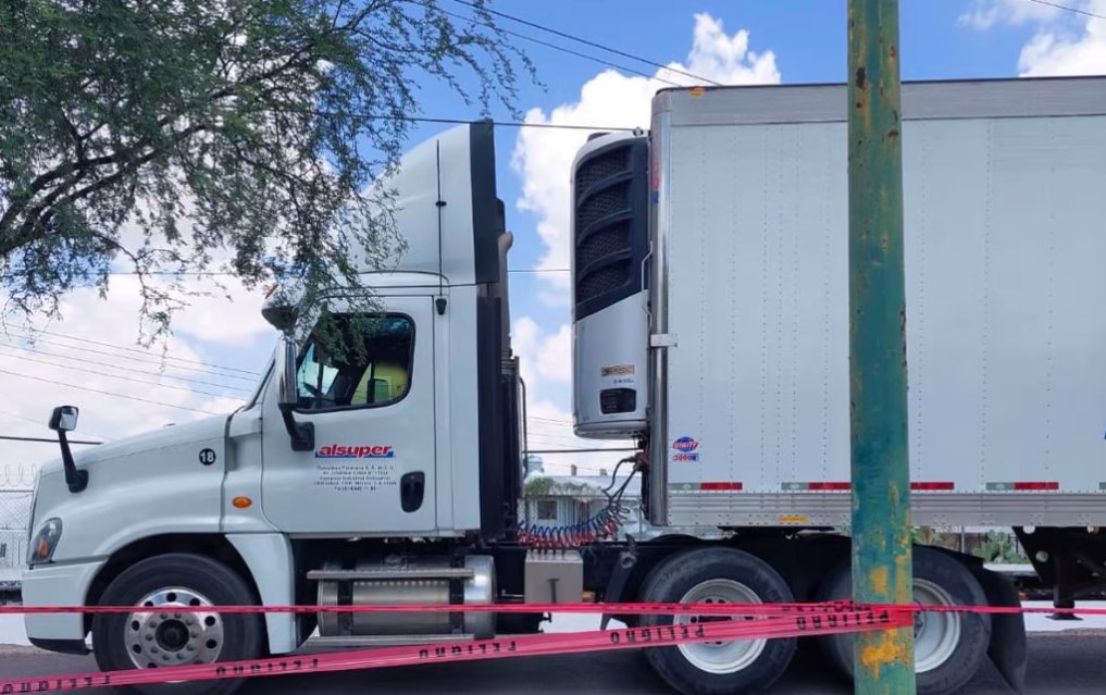 Tráiler se atora con cables de alta tensión en Gómez Palacio y su ...