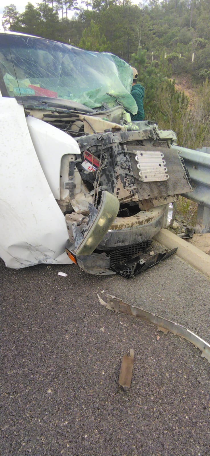 Se registra fuerte choque frontal en la autopista Durango-Mazatlán