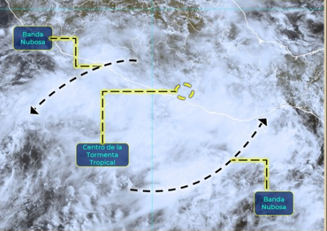 Tormenta tropical Lester toca tierra en Guerrero