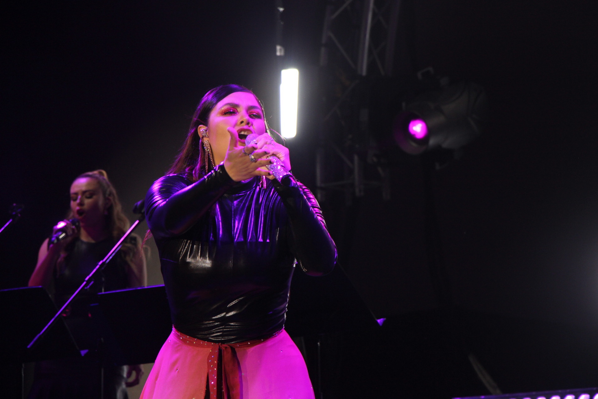 Yuridia brinda por Durango