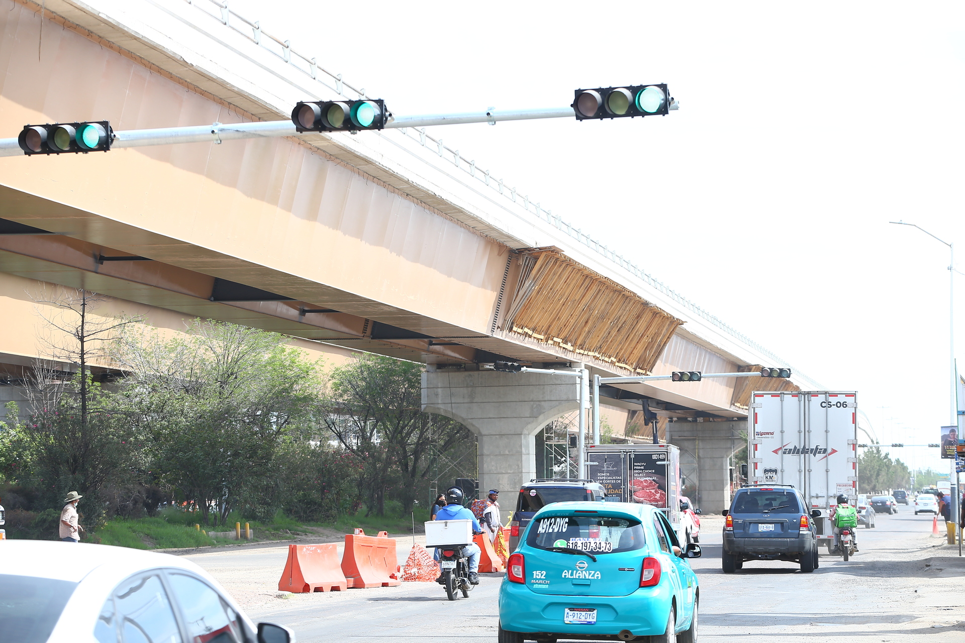 Incompleto, así luce actualmente el puente vehicular Francisco Villa