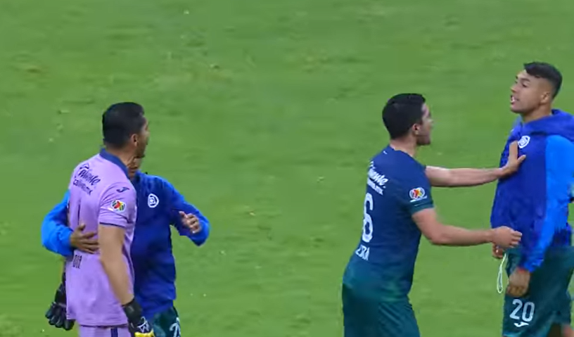 Iván Morales 'comerá banca' en Cruz Azul tras enfrentarse a Jesús Corona