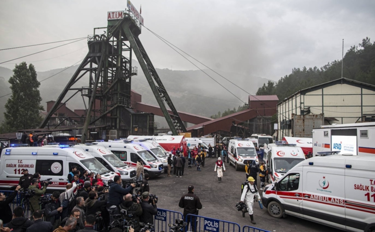 Suman ya 41 muertos en el accidente minero en Turquía