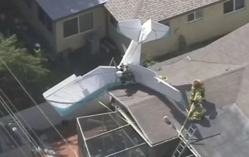 Mueren dos personas al estrellarse una avioneta en vivienda de Florida