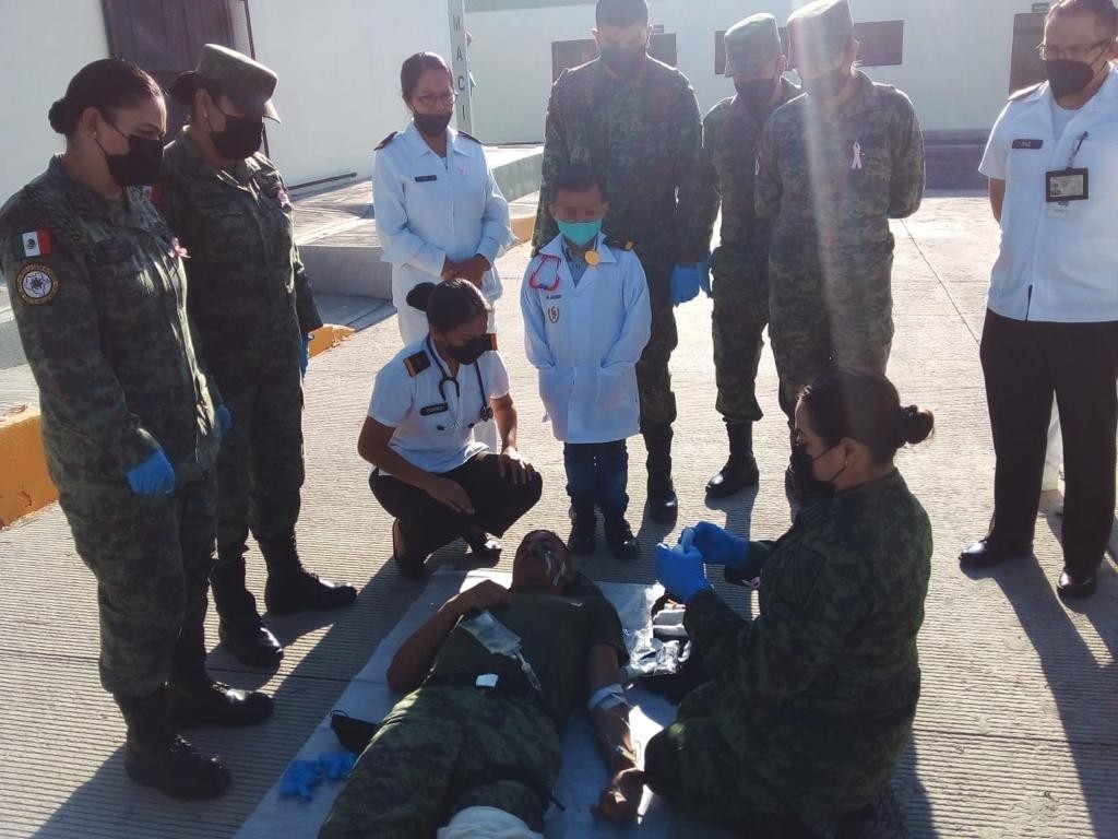 Edwin, niño duranguense, fue médico militar por un día; él es paciente ...
