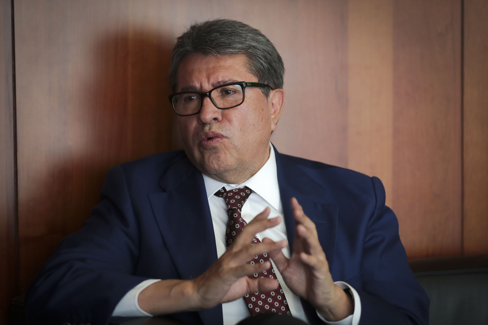 Ricardo Monreal presenta denuncia ante FGR contra Layda Sansores por espionaje