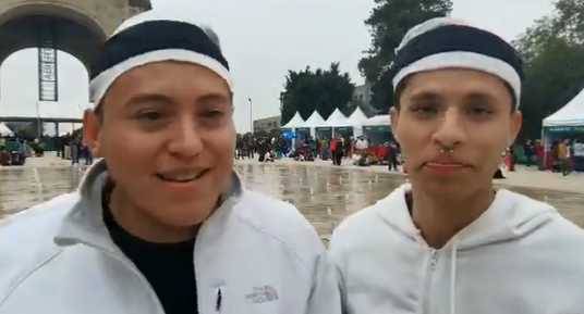 Mexicanos improvisan turbante con trapo de las tortillas