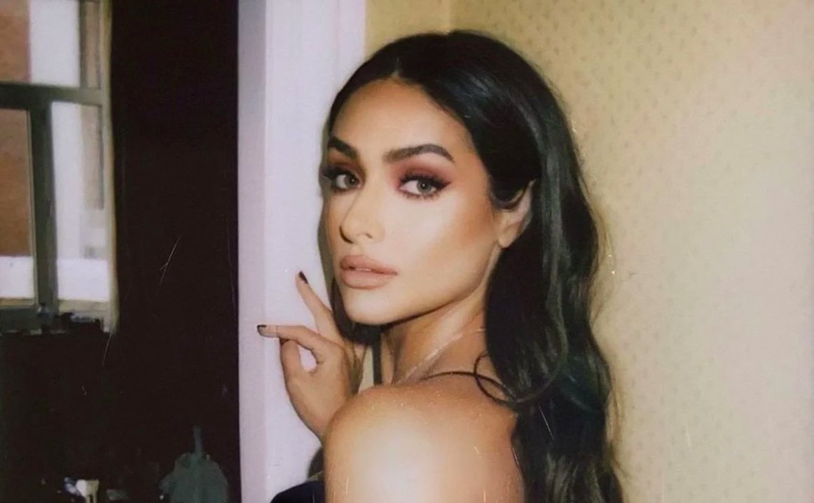 Renata Notni y tres bikinis coquetos con los que destaca su figura