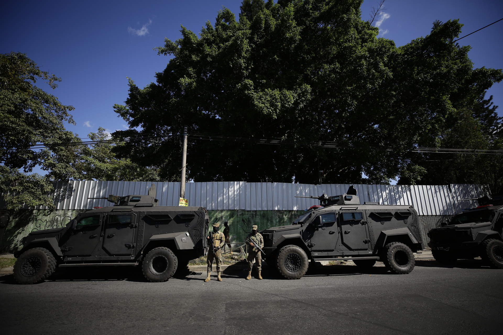 Salvadoreños viven nueva normalidad en ciudad cercada por militares y ...