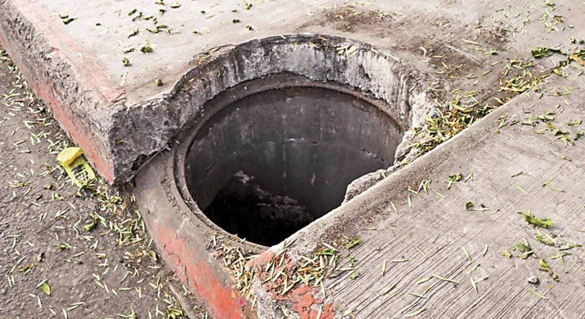 Niña cae a una coladera destapada de la Ciudad de México mientras ...