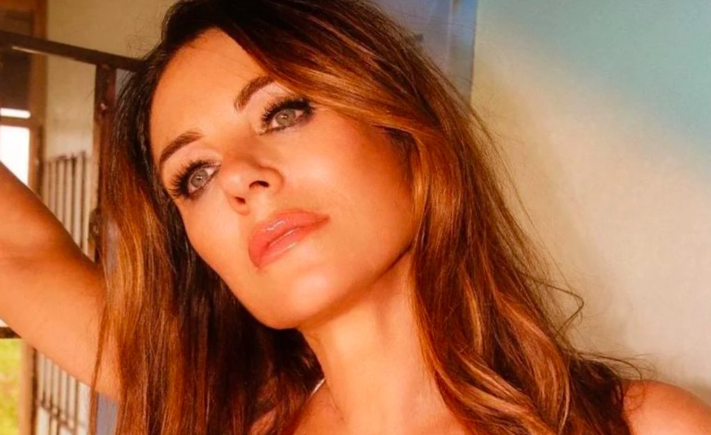 Elizabeth Hurley enciende las redes con vestido sensual