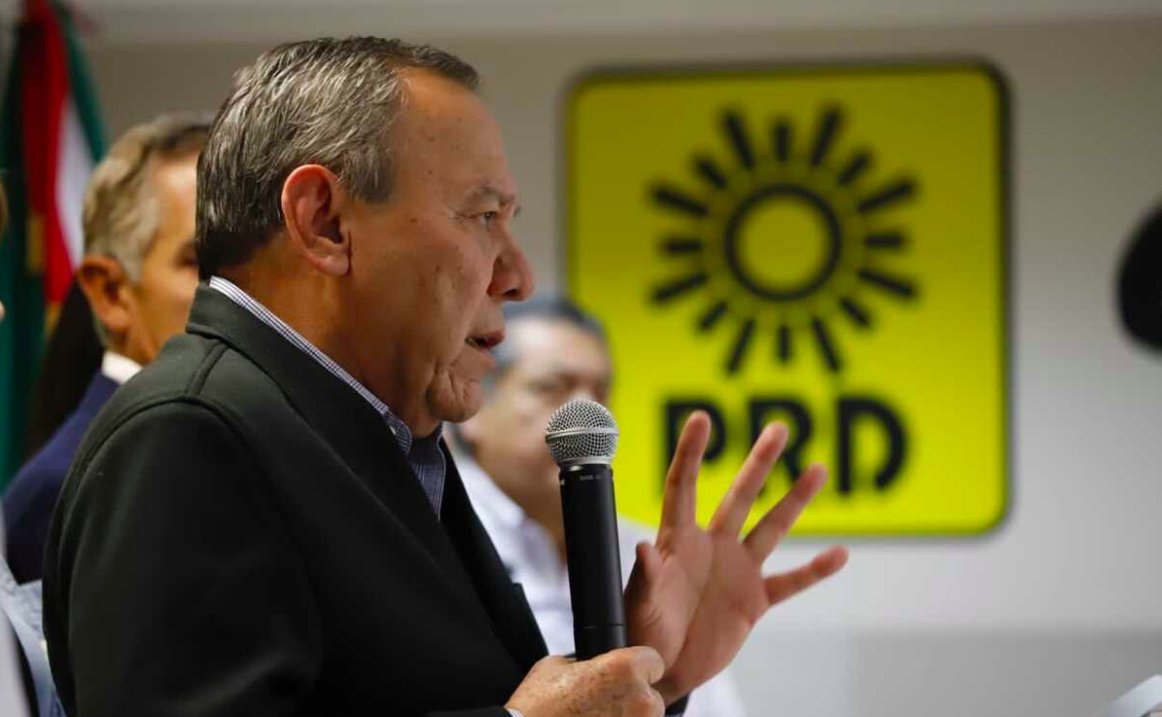 AMLO está 'destazando' y 'asesinando' la Constitución de 1917: PRD