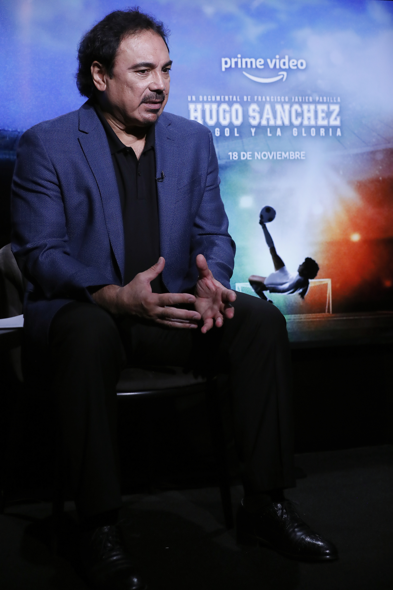 Hugo levanta la mano para dirigir al Tri o a Cruz Azul