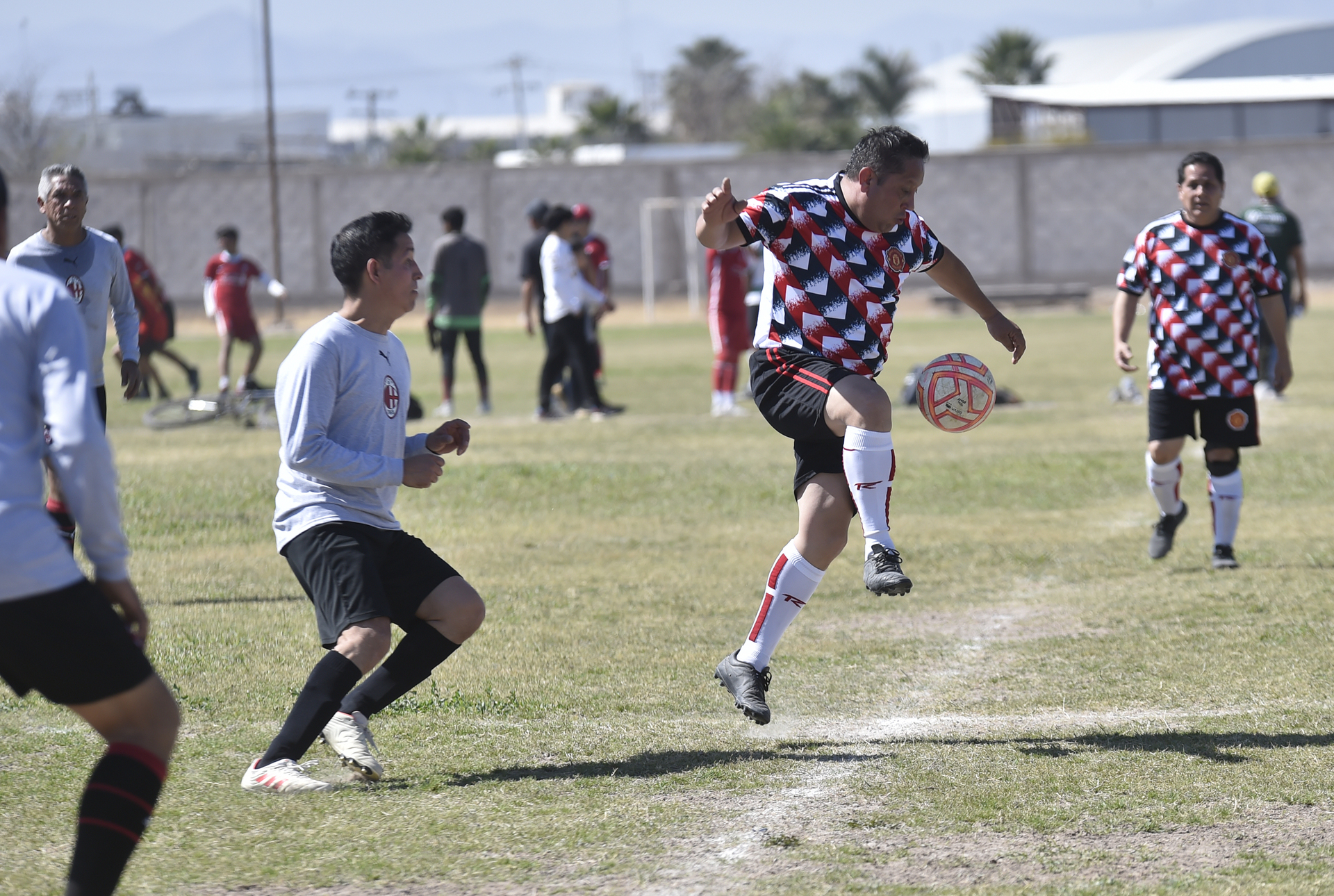Explosivos choques de futbol en Liga San Pablo