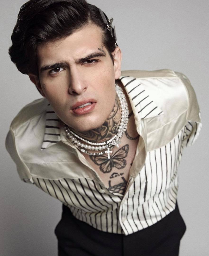 Adriel Favela se lanza al mariachi con 'En este amor'