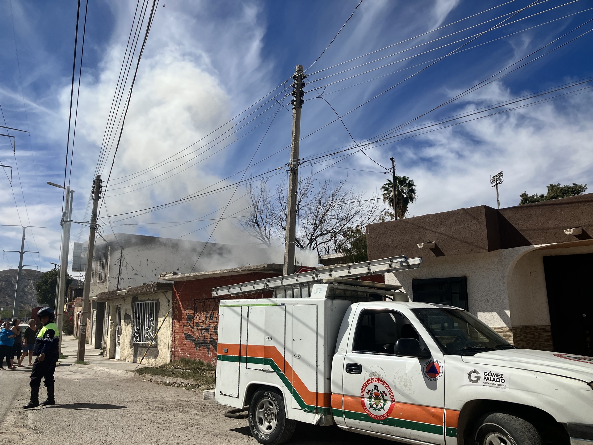 Se incendia casa abandonada en Gómez Palacio