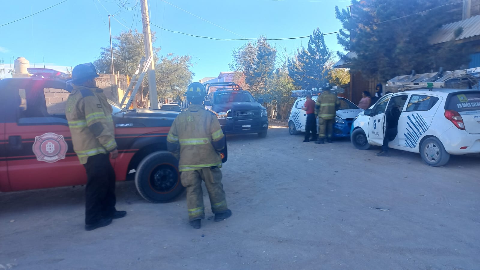 Trabajador de una empresa de cable recibe descarga eléctrica, en colonia Valle Verde