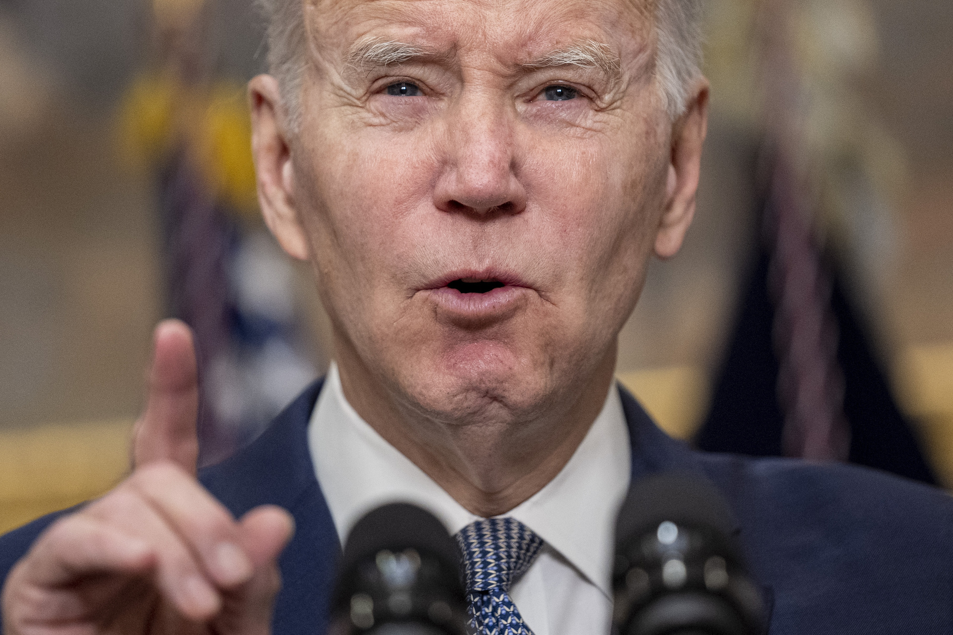 Joe Biden firma orden ejecutiva que busca restringir la venta de armas en EUA