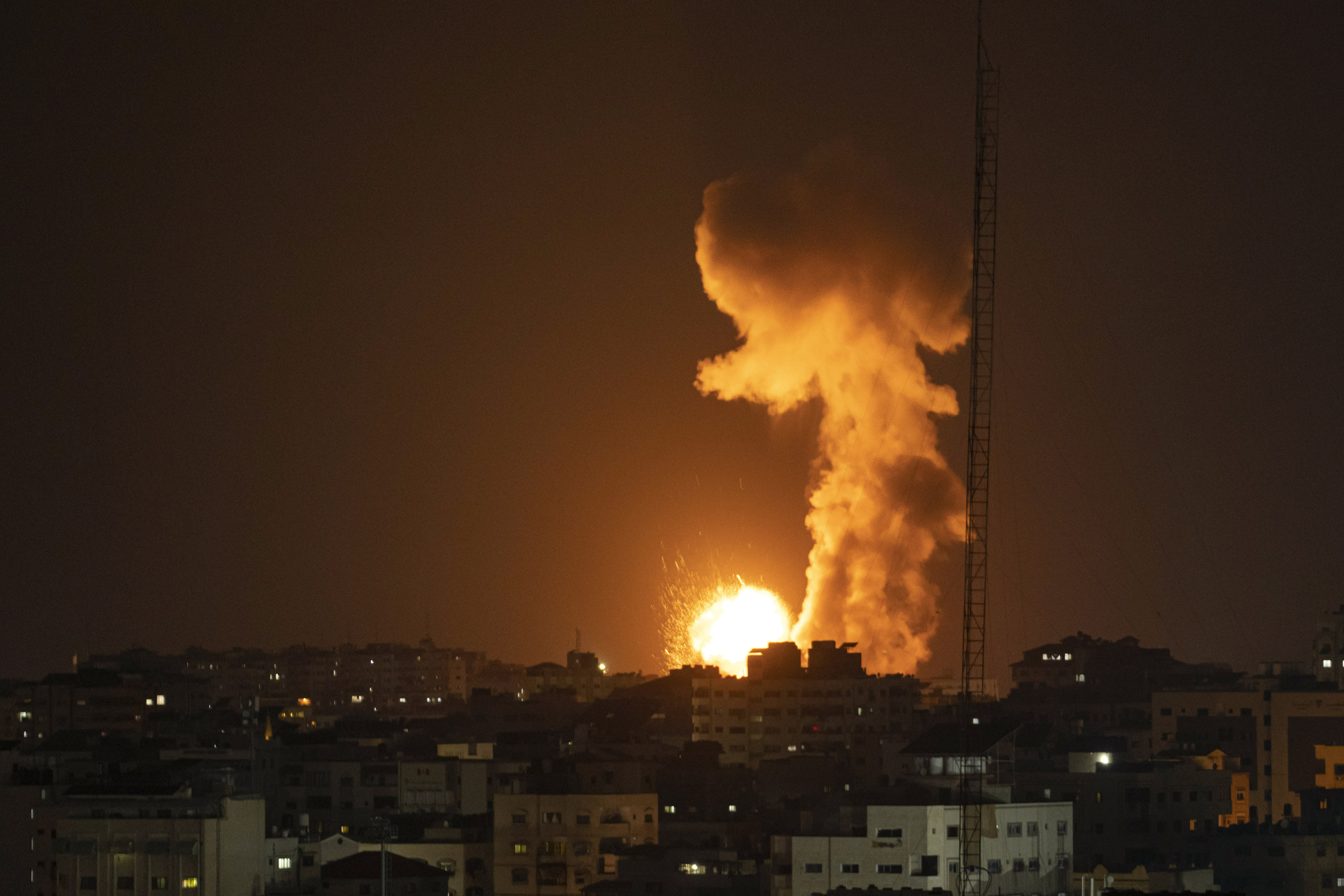 Ejército israelí bombardea Gaza tras disparo de proyectiles hacia su ...