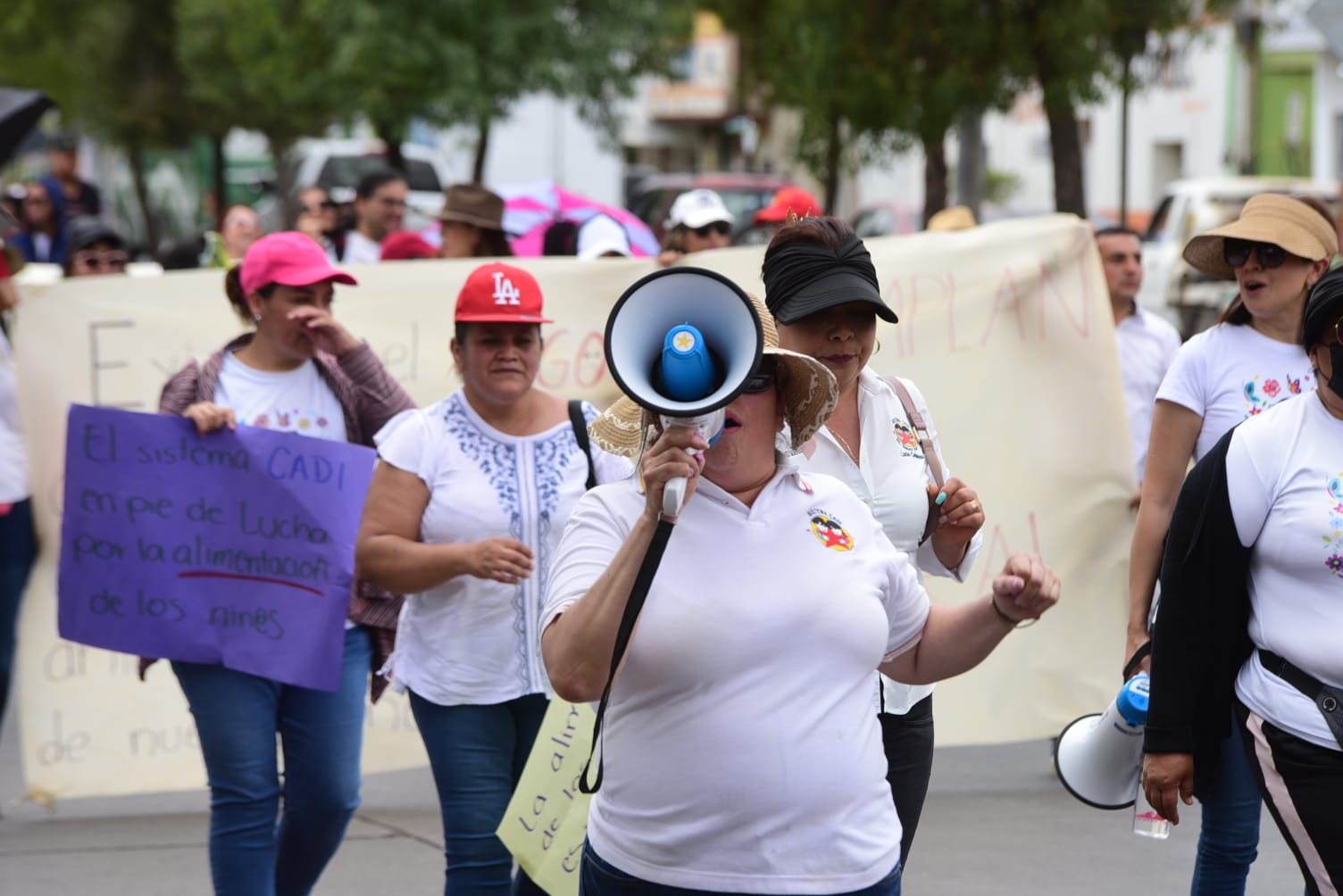 Cadi's pasan su protesta al Centro de la ciudad de Durango