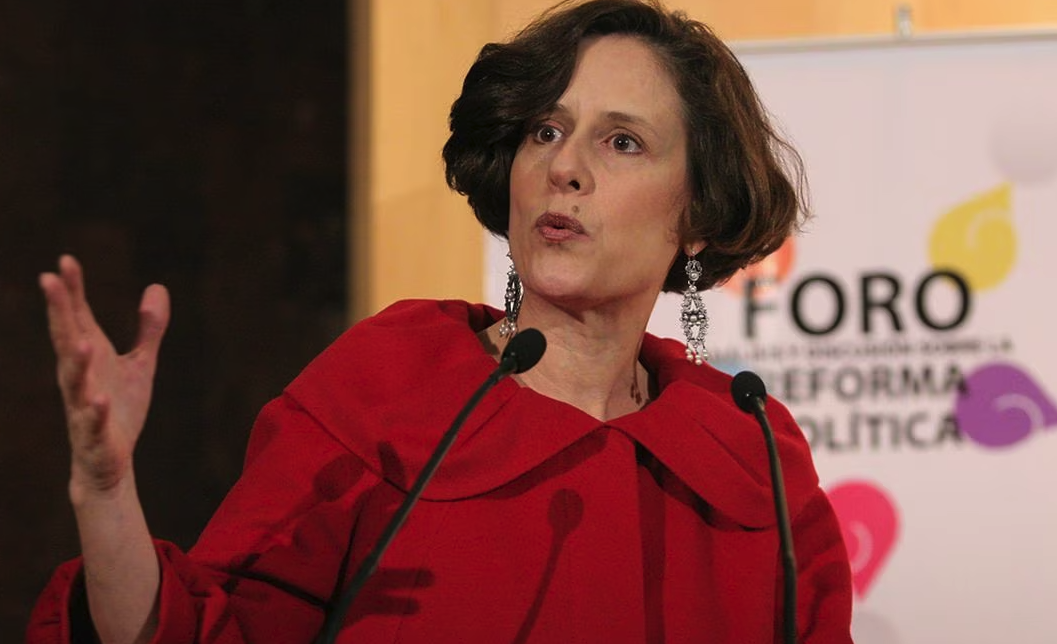 Amenazan en Twitter a Denisse Dresser y a su familia por meme sobre AMLO