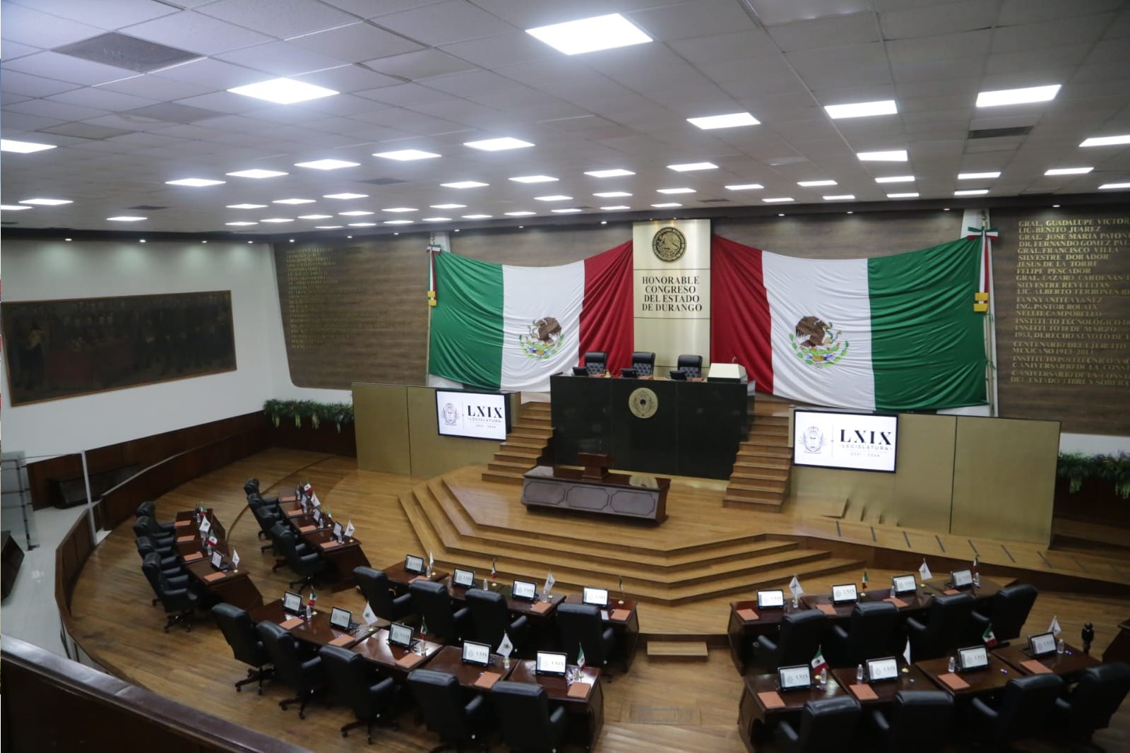 Ricardo Castro también estaría en el Muro de Honor del Congreso de Durango