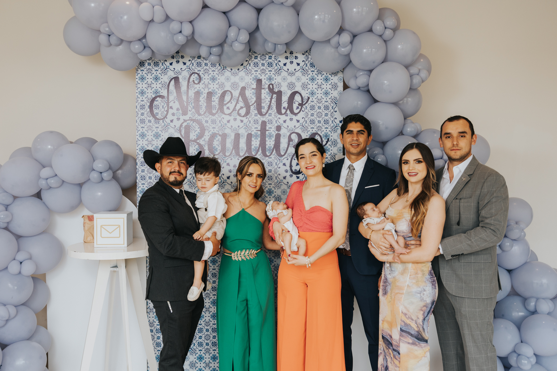 Misael, Miranda y Mariano son llevados a la pila bautismal